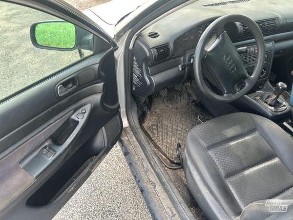 Audi A4 1995 in Varena, with an engine capacity of 1.60 L and mileage of 258 thousand km for 260 €, photo 5 on AUTOMOTO.COM.LV