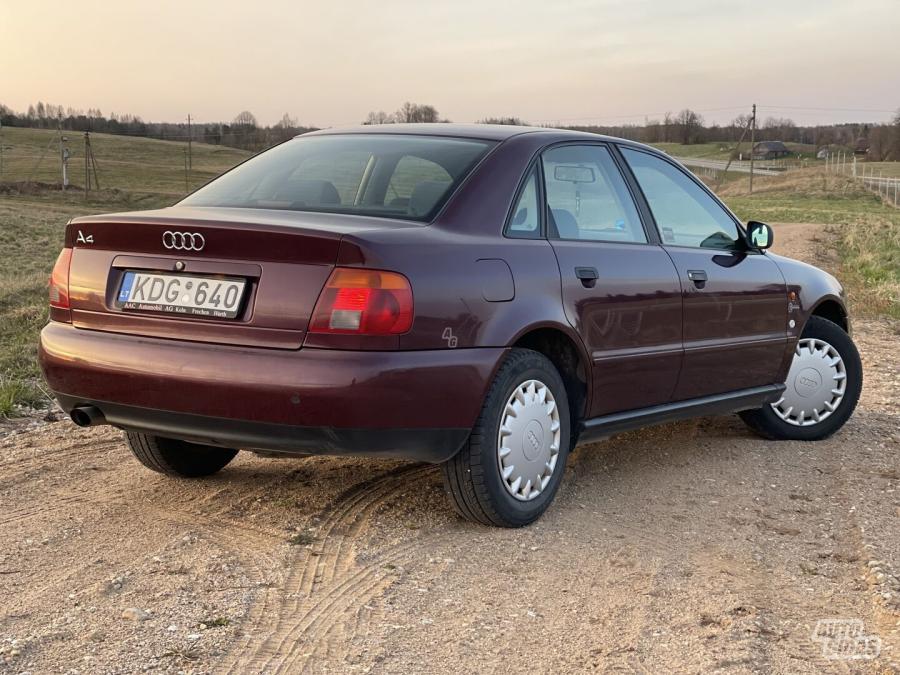 Audi A4 1996 Viļņa, ar dzinēja tilpumu 1.80 L un nobraukumu 190 tūkst. km par 1450 €, foto 12 vietnē AUTOMOTO.COM.LV