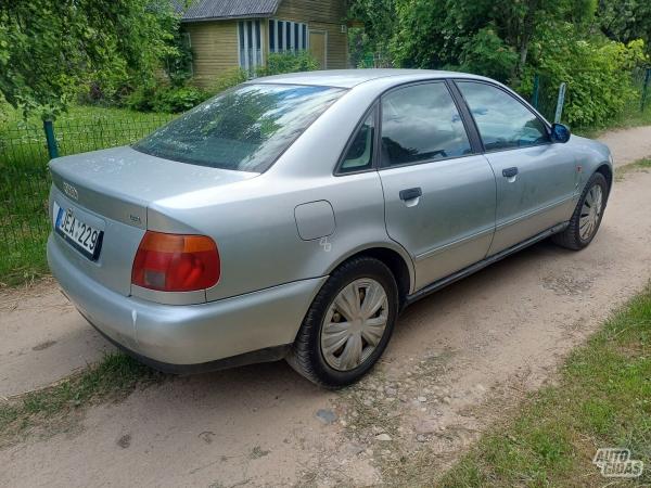 Audi A4 1996 Viļņa, ar dzinēja tilpumu 1.60 L un nobraukumu 258 tūkst. km par 850 €, foto 5 vietnē AUTOMOTO.COM.LV