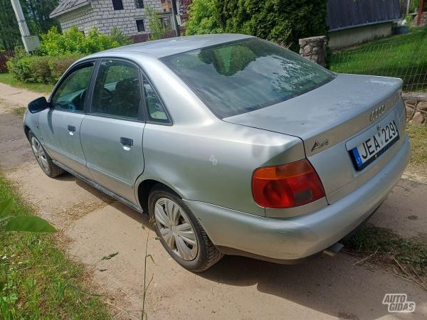 Audi A4 1996 Viļņa, ar dzinēja tilpumu 1.60 L un nobraukumu 258 tūkst. km par 850 €, foto 7 vietnē AUTOMOTO.COM.LV