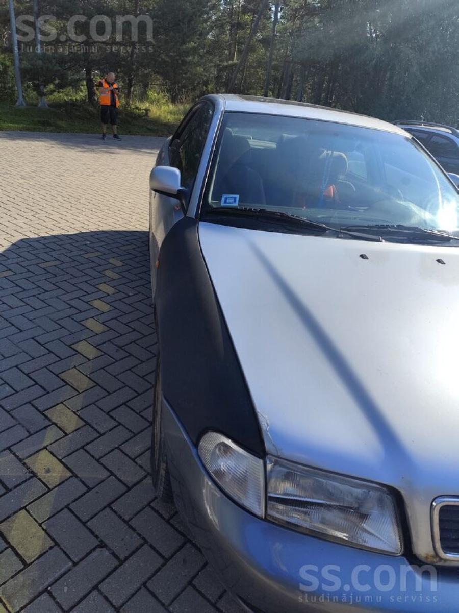 Audi A4 1996 in Riga, with an engine capacity of 1.80 L and mileage of 339 thousand km for 850 €, photo 4 on AUTOMOTO.COM.LV