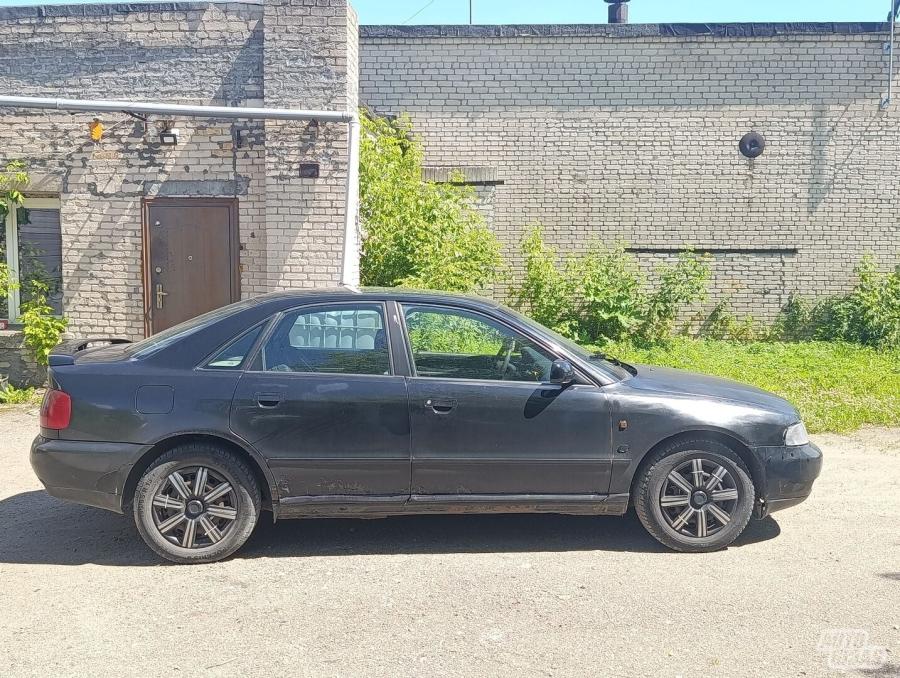 Audi A4 1996 in Vilnius, with an engine capacity of 1.90 L and mileage of 450 thousand km for 299 €, photo 3 on AUTOMOTO.COM.LV