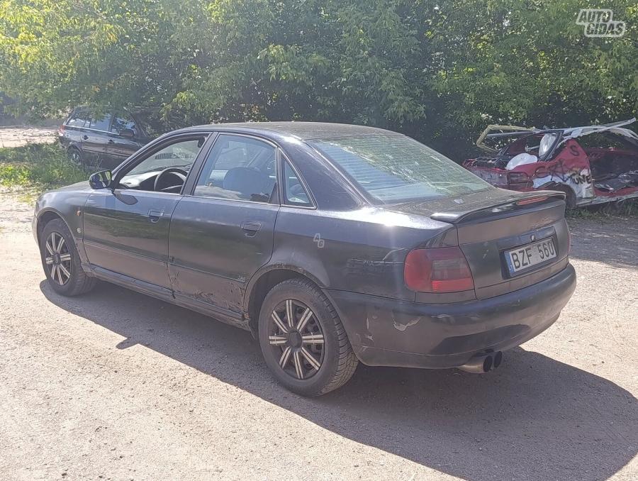 Audi A4 1996 in Vilnius, with an engine capacity of 1.90 L and mileage of 450 thousand km for 299 €, photo 5 on AUTOMOTO.COM.LV