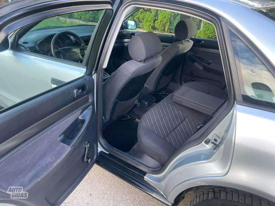 Audi A4 1996 in Siauliai, with an engine capacity of 1.80 L and mileage of 185 thousand km for 795 €, photo 10 on AUTOMOTO.COM.LV