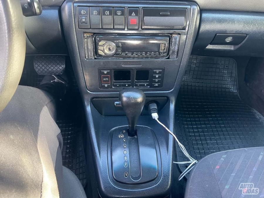 Audi A4 1996 in Siauliai, with an engine capacity of 1.80 L and mileage of 185 thousand km for 795 €, photo 16 on AUTOMOTO.COM.LV