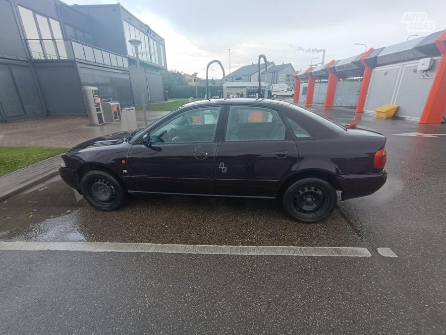 Audi A4 1996 Viļņa, ar dzinēja tilpumu 1.60 L un nobraukumu 407 tūkst. km par 550 €, foto 3 vietnē AUTOMOTO.COM.LV