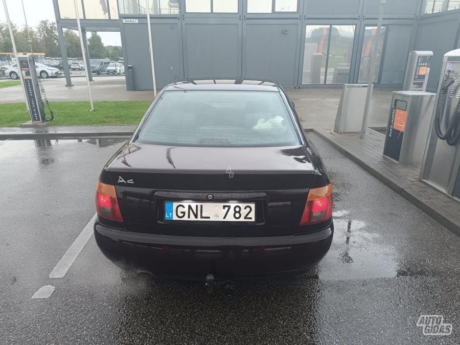Audi A4 1996 Viļņa, ar dzinēja tilpumu 1.60 L un nobraukumu 407 tūkst. km par 550 €, foto 4 vietnē AUTOMOTO.COM.LV