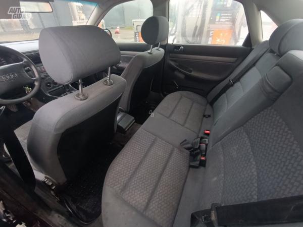 Audi A4 1996 Viļņa, ar dzinēja tilpumu 1.60 L un nobraukumu 407 tūkst. km par 540 €, foto 8 vietnē AUTOMOTO.COM.LV