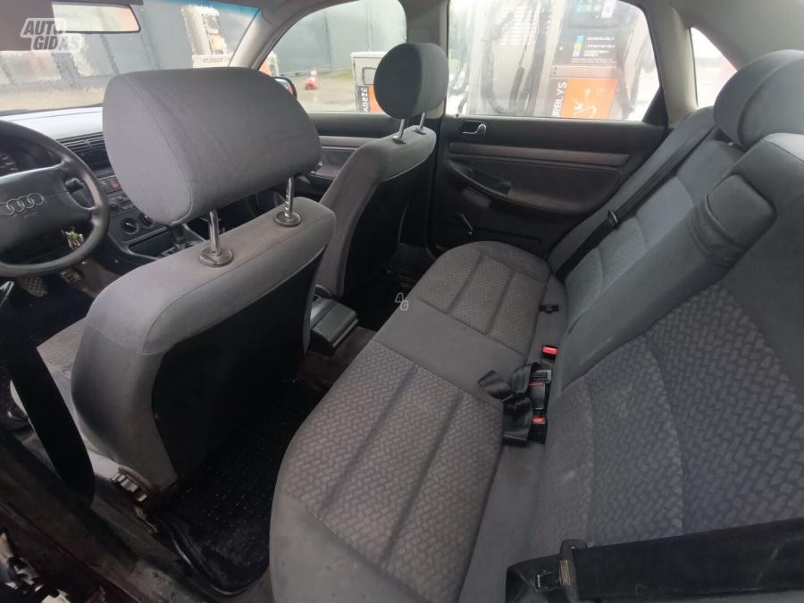 Audi A4 1996 Viļņa, ar dzinēja tilpumu 1.60 L un nobraukumu 407 tūkst. km par 550 €, foto 8 vietnē AUTOMOTO.COM.LV