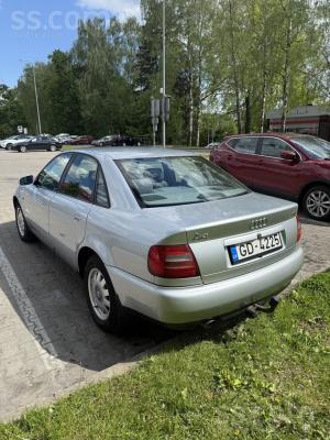 Audi A4 1997 Rīga, ar dzinēja tilpumu 1.60 L un nobraukumu 271 tūkst. km par 1100 €, foto 1 vietnē AUTOMOTO.COM.LV