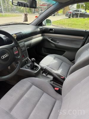 Audi A4 1997 Rīga, ar dzinēja tilpumu 1.60 L un nobraukumu 271 tūkst. km par 1100 €, foto 4 vietnē AUTOMOTO.COM.LV