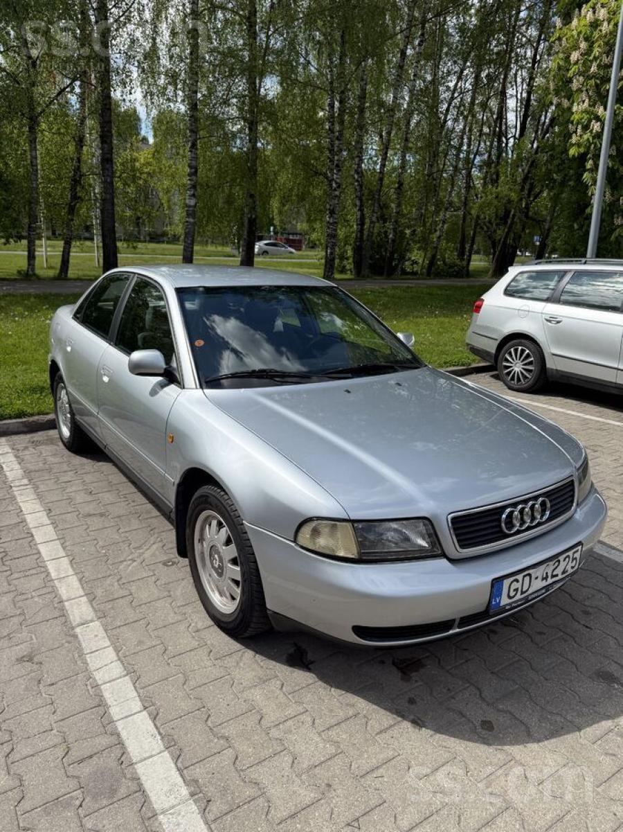 Audi A4 1997 Rīga, ar dzinēja tilpumu 1.60 L un nobraukumu 271 tūkst. km par 1100 €, foto 10 vietnē AUTOMOTO.COM.LV