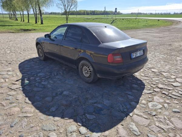 Audi A4 1997 in Joniskis, with an engine capacity of 1.60 L and mileage of 300 thousand km for 599 €, photo 3 on AUTOMOTO.COM.LV