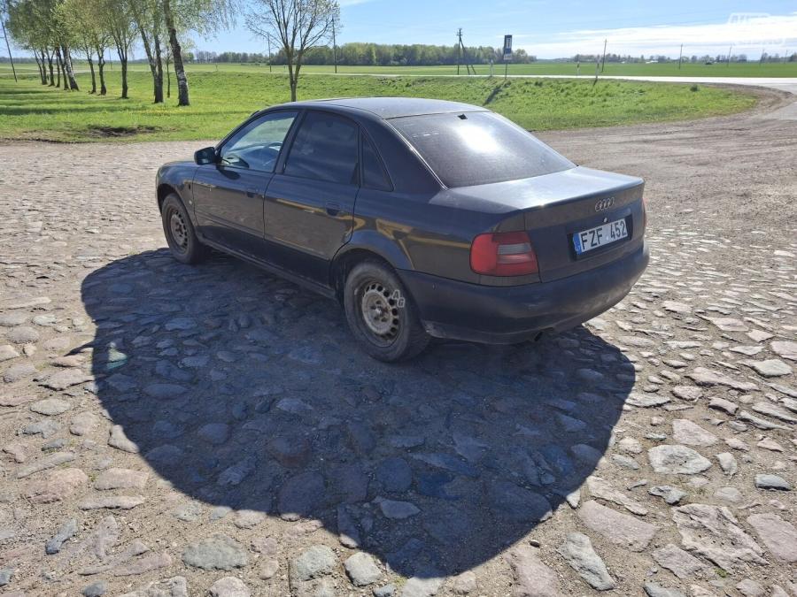Audi A4 1997 in Joniskis, with an engine capacity of 1.60 L and mileage of 300 thousand km for 599 €, photo 4 on AUTOMOTO.COM.LV