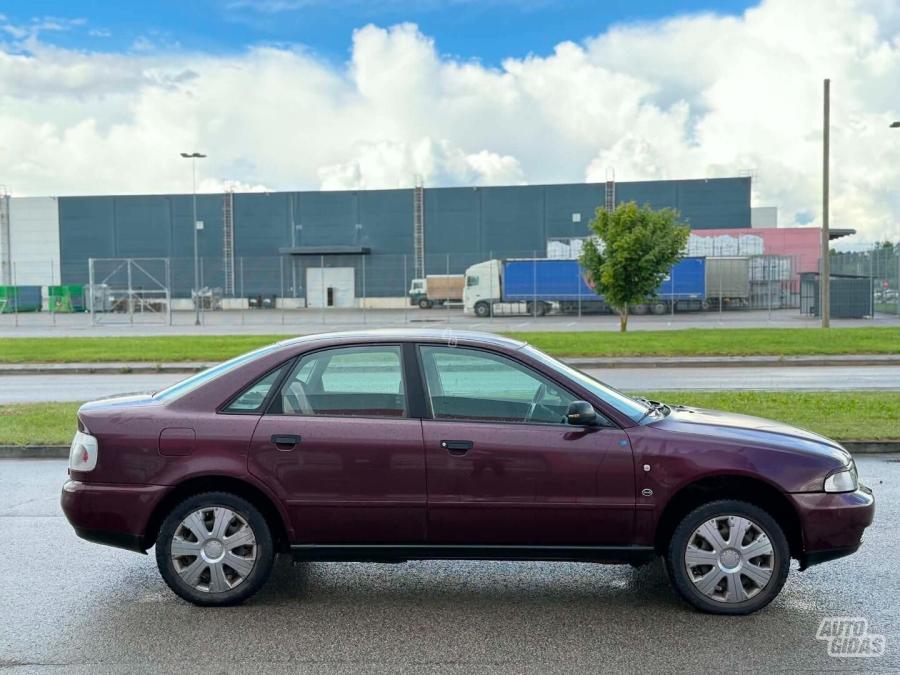 Audi A4 1997 Panevēža, ar dzinēja tilpumu 1.60 L un nobraukumu 0 tūkst. km par 350 €, foto 4 vietnē AUTOMOTO.COM.LV