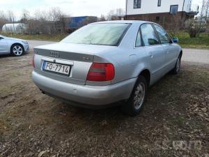 Audi A4 1998 Rīga, ar dzinēja tilpumu 2.40 L un nobraukumu 294 tūkst. km par 600 €, foto 4 vietnē AUTOMOTO.COM.LV