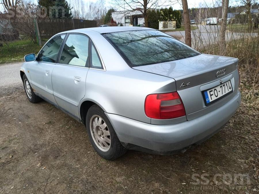 Audi A4 1998 Rīga, ar dzinēja tilpumu 2.40 L un nobraukumu 294 tūkst. km par 600 €, foto 5 vietnē AUTOMOTO.COM.LV