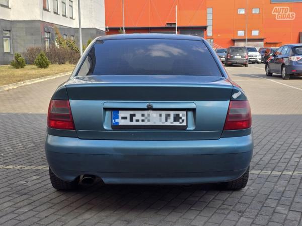Audi A4 1999 Viļņa, ar dzinēja tilpumu 1.60 L un nobraukumu 369 tūkst. km par 620 €, foto 7 vietnē AUTOMOTO.COM.LV