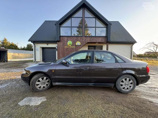 Audi A4 1999 in Vilnius, with an engine capacity of 1.60 L and mileage of 284 thousand km for 350 €, photo 4 on AUTOMOTO.COM.LV
