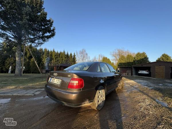 Audi A4 1999 in Vilnius, with an engine capacity of 1.60 L and mileage of 284 thousand km for 350 €, photo 7 on AUTOMOTO.COM.LV