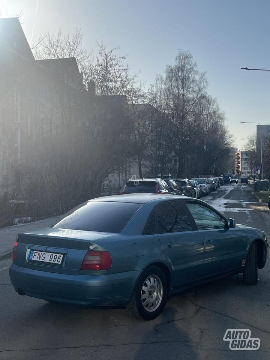 Audi A4 1999 Viļņa, ar dzinēja tilpumu 1.60 L un nobraukumu 1 tūkst. km par 730 €, foto 3 vietnē AUTOMOTO.COM.LV