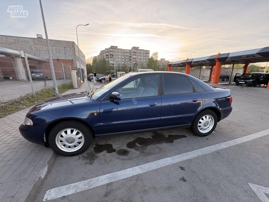 Audi A4 1999 Kauņa, ar dzinēja tilpumu 1.80 L un nobraukumu 185 tūkst. km par 1200 €, foto 3 vietnē AUTOMOTO.COM.LV