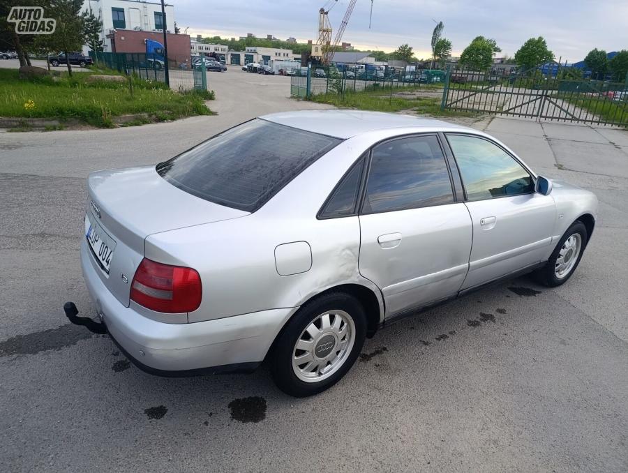 Audi A4 1999 Klaipėda, ar dzinēja tilpumu 1.60 L un nobraukumu 342 tūkst. km par 650 €, foto 6 vietnē AUTOMOTO.COM.LV