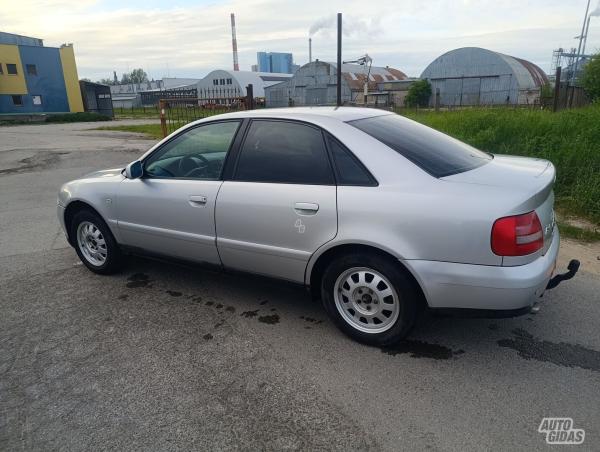 Audi A4 1999 Klaipėda, ar dzinēja tilpumu 1.60 L un nobraukumu 342 tūkst. km par 650 €, foto 6 vietnē AUTOMOTO.COM.LV