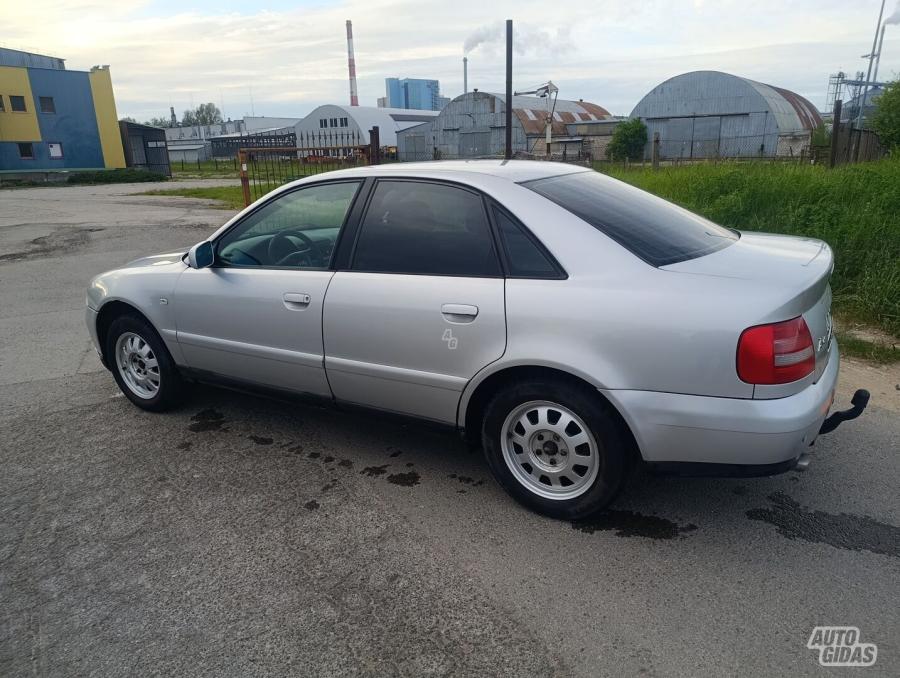 Audi A4 1999 Klaipėda, ar dzinēja tilpumu 1.60 L un nobraukumu 342 tūkst. km par 650 €, foto 7 vietnē AUTOMOTO.COM.LV