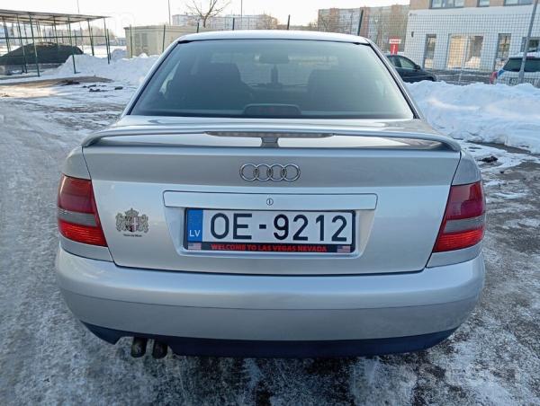 Audi A4 2000 Jelgava, ar dzinēja tilpumu 2.50 L un nobraukumu 389 tūkst. km par 4000 €, foto 5 vietnē AUTOMOTO.COM.LV