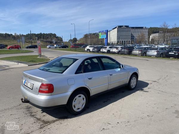 Audi A4 2000 Viļņa, ar dzinēja tilpumu 1.60 L un nobraukumu 300 tūkst. km par 790 €, foto 2 vietnē AUTOMOTO.COM.LV
