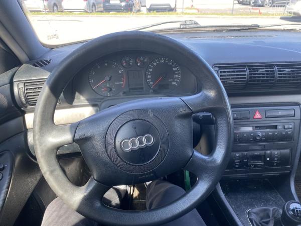 Audi A4 2000 Viļņa, ar dzinēja tilpumu 1.60 L un nobraukumu 300 tūkst. km par 790 €, foto 5 vietnē AUTOMOTO.COM.LV