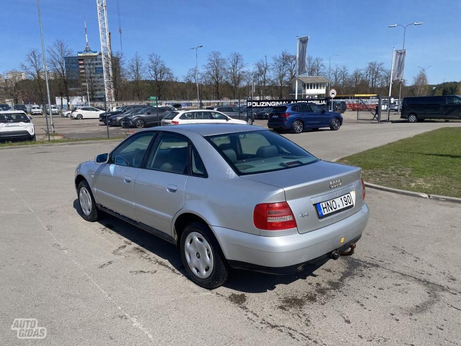 Audi A4 2000 in Vilnius, with an engine capacity of 1.60 L and mileage of 300 thousand km for 690 €, photo 4 on AUTOMOTO.COM.LV
