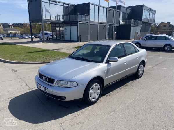 Audi A4 2000 in Vilnius, with an engine capacity of 1.60 L and mileage of 300 thousand km for 690 €, photo 4 on AUTOMOTO.COM.LV