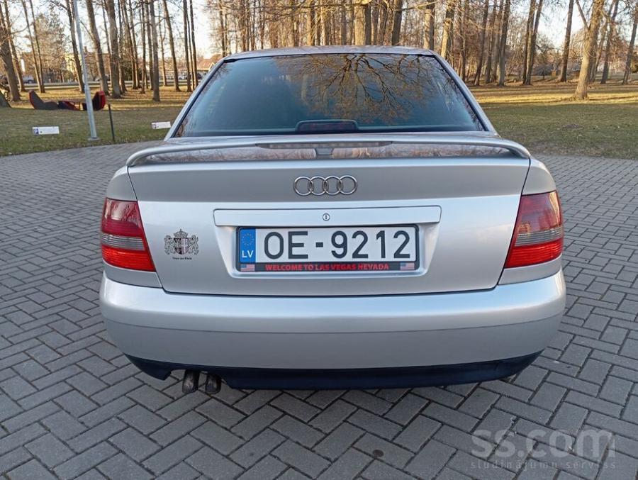 Audi A4 2000 Jelgava, ar dzinēja tilpumu 2.50 L un nobraukumu 389 tūkst. km par 4700 €, foto 3 vietnē AUTOMOTO.COM.LV