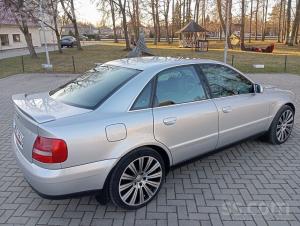 Audi A4 2000 Jelgava, ar dzinēja tilpumu 2.50 L un nobraukumu 389 tūkst. km par 4700 €, foto 7 vietnē AUTOMOTO.COM.LV