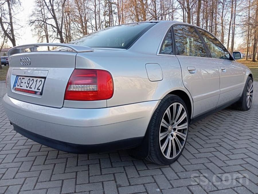 Audi A4 2000 Jelgava, ar dzinēja tilpumu 2.50 L un nobraukumu 389 tūkst. km par 4700 €, foto 9 vietnē AUTOMOTO.COM.LV