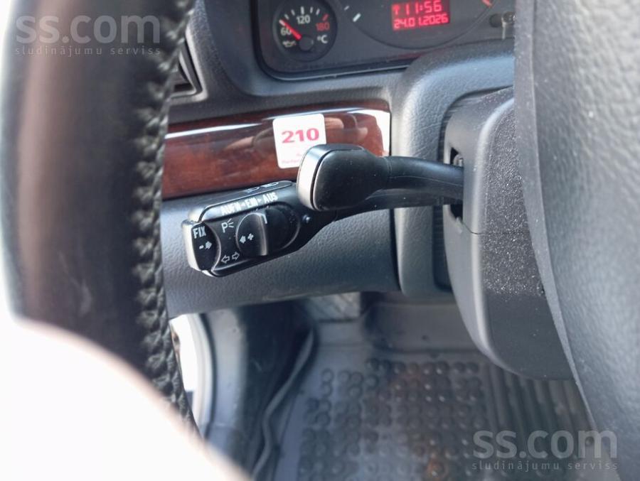 Audi A4 2000 Jelgava, ar dzinēja tilpumu 2.50 L un nobraukumu 389 tūkst. km par 4700 €, foto 24 vietnē AUTOMOTO.COM.LV