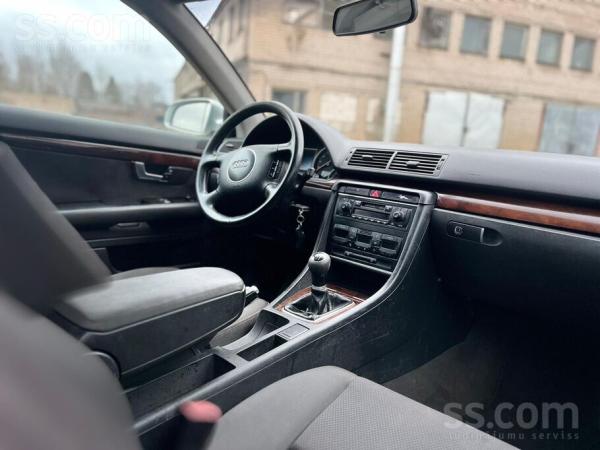 Audi A4 2002 Rēzekne, ar dzinēja tilpumu 1.90 L un nobraukumu 260 tūkst. km par 1453 €, foto 5 vietnē AUTOMOTO.COM.LV