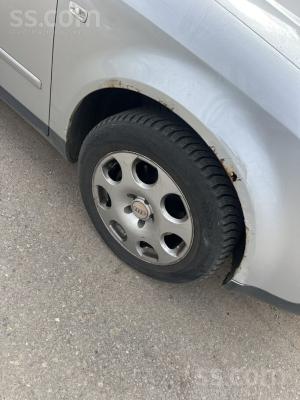 Audi A4 2004 in Daugavpils, with an engine capacity of 1.90 L and mileage of 353 thousand km for 1500 €, photo 4 on AUTOMOTO.COM.LV