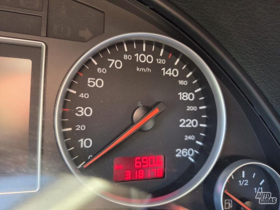 Audi A4 2004 Klaipėda, ar dzinēja tilpumu 2.50 L un nobraukumu 310 tūkst. km par 950 €, foto 16 vietnē AUTOMOTO.COM.LV
