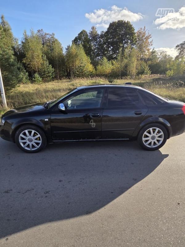 Audi A4 2004 in Klaipeda on AUTOMOTO.COM.LV Audi A4 2004 in Klaipeda, with an engine capacity of 1.80 L and mileage of 333 thousand km for 850 €, photo 3 on AUTOMOTO.COM.LV