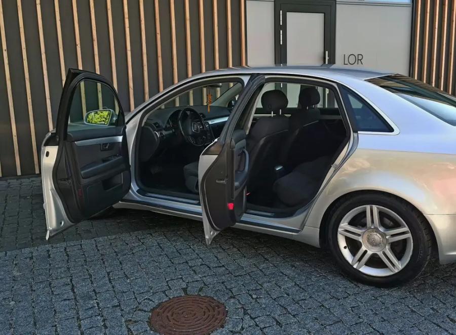 Audi A4 2005 in Riga, with an engine capacity of 3.00 L and mileage of 351 thousand km for 2490 €, photo 4 on AUTOMOTO.COM.LV