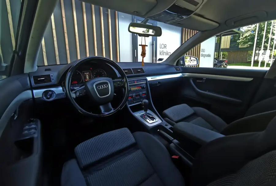 Audi A4 2005 in Riga, with an engine capacity of 3.00 L and mileage of 351 thousand km for 2490 €, photo 5 on AUTOMOTO.COM.LV