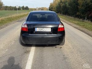 Ауди А4 2005 в Вилкавишкис, объемом двигателя 1.90 л и пробегом 400 тыс. км за 1300 €, фото 7 на AUTOMOTO.COM.LV