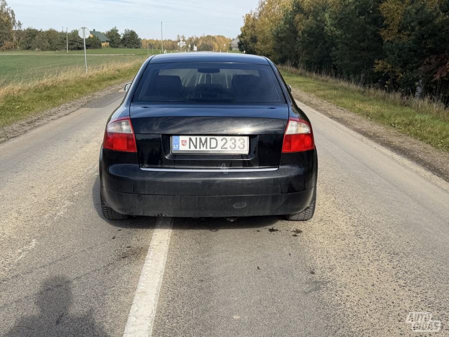 Ауди А4 2005 в Вилкавишкис, объемом двигателя 1.90 л и пробегом 400 тыс. км за 1300 €, фото 7 на AUTOMOTO.COM.LV