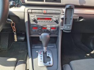 Audi A4 2006 Rīga, ar dzinēja tilpumu 2.00 L un nobraukumu 271 tūkst. km par 3450 €, foto 10 vietnē AUTOMOTO.COM.LV