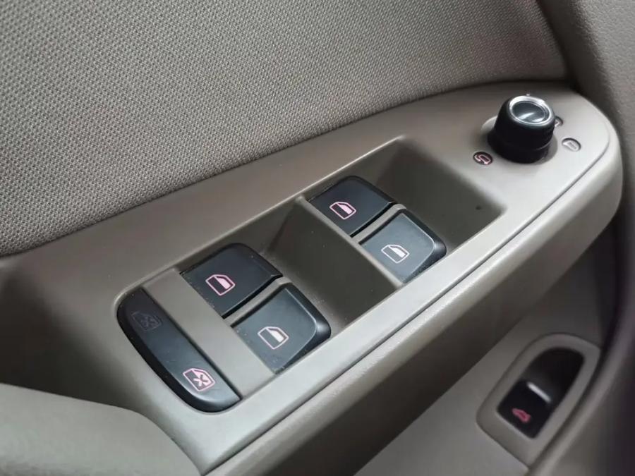 Audi A4 2009 in Riga, with an engine capacity of 2.00 L and mileage of 266 thousand km for 5990 €, photo 12 on AUTOMOTO.COM.LV