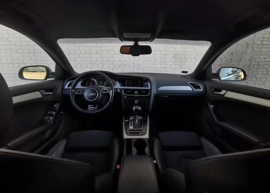 Audi A4 2013 in Riga, with an engine capacity of 2.00 L and mileage of 226 thousand km for 11590 €, photo 15 on AUTOMOTO.COM.LV