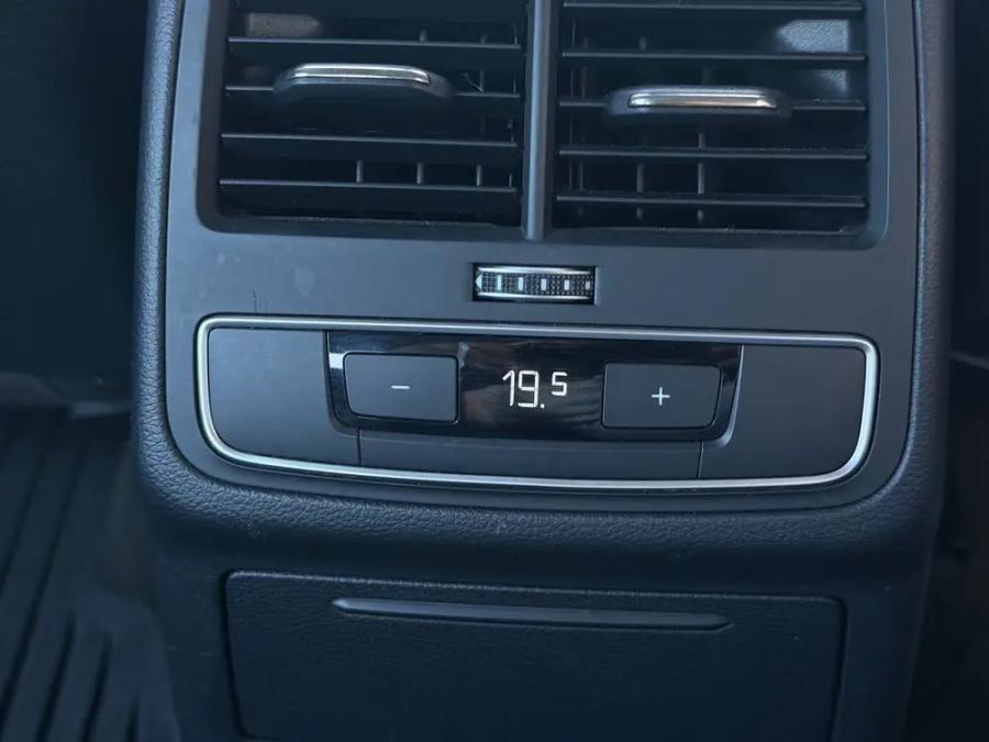 Audi A4 2016 in Riga, with an engine capacity of 2.00 L and mileage of 170 thousand km for 13580 €, photo 12 on AUTOMOTO.COM.LV